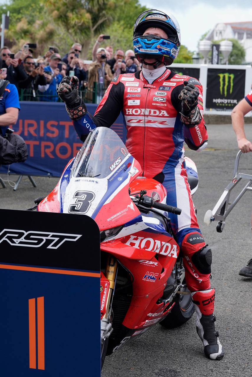 Dominant Dean Harrison delivers sensational Superbike TT victory - Eazi ...